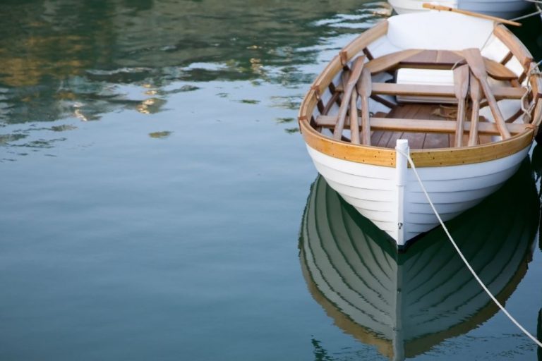 5 Best Alternatives To Inflatable Boats In 2023 - Anchor.Travel