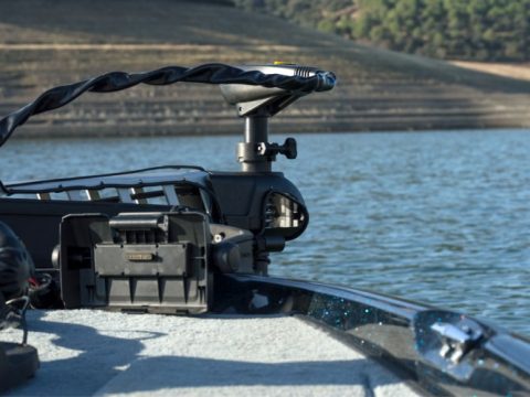 Trolling Motor Vs. Anchor: Which One Is For You? - Anchor.Travel