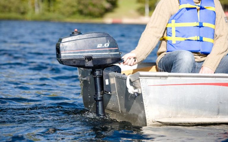How Deep Should an Outboard Motor Be in the Water? - Anchor.Travel