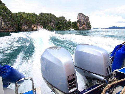 Why Does an Outboard Motor Smoke? - Anchor.Travel