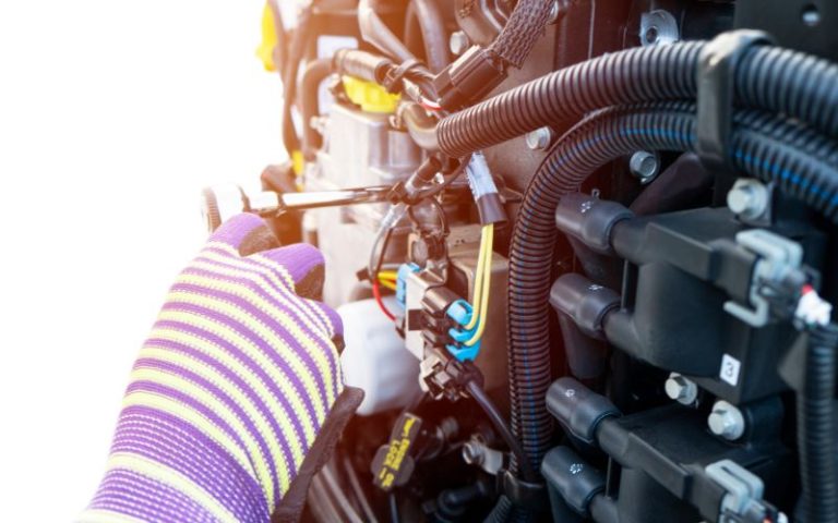 Why Does My Outboard Motor Surge? And What To Do About It? - Anchor.Travel